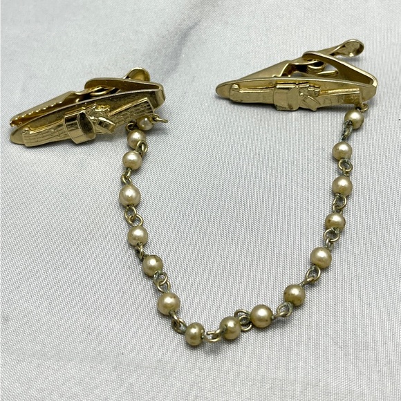 Vintage | Jewelry | Vintage Musical Gold Tone Pearl Chain Sweater Guard ...